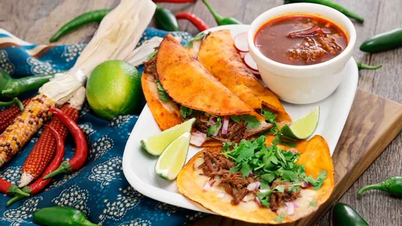 La birria: el platillo mexicano que conquista el mundo - Platinum Peach ...